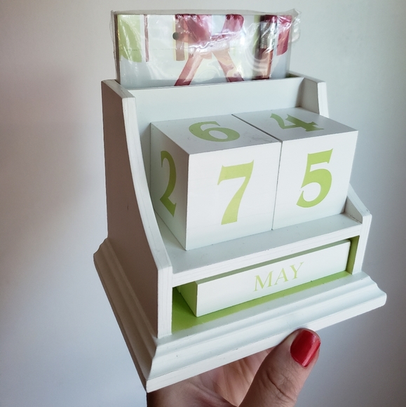 Hallmark | Office | Nwt Hallmark Wooden Block Yearly Callander And ...